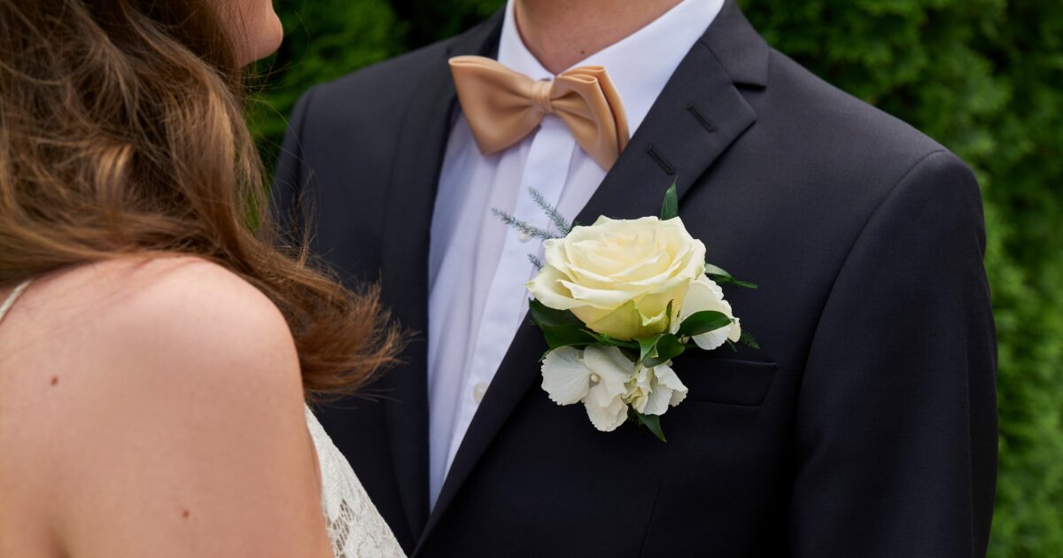 Knapphullsblomst – blomst til brudgommens jakke | Interflora